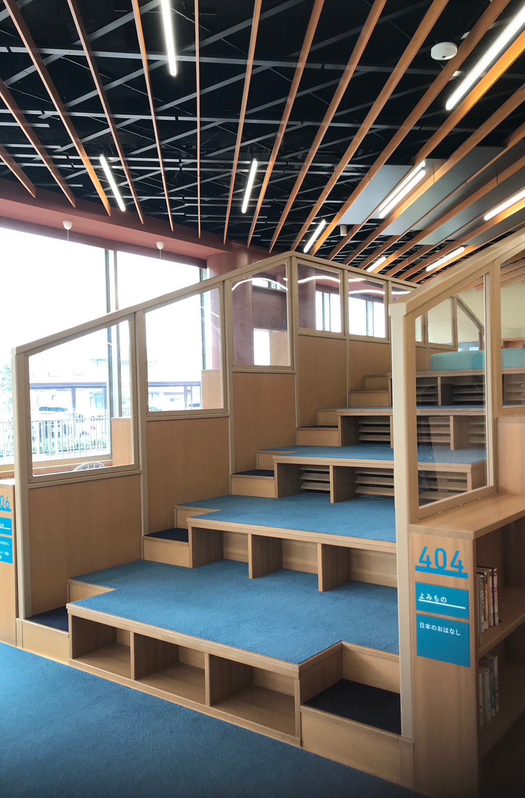 新石川県立図書館「百万石ビブリオバウム」見学ツアーなら丸一観光